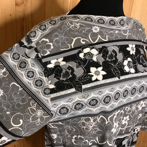 Vicki Wayne | Tops | Vintage 8s Black Gray White Rose Floral Knit Top ...